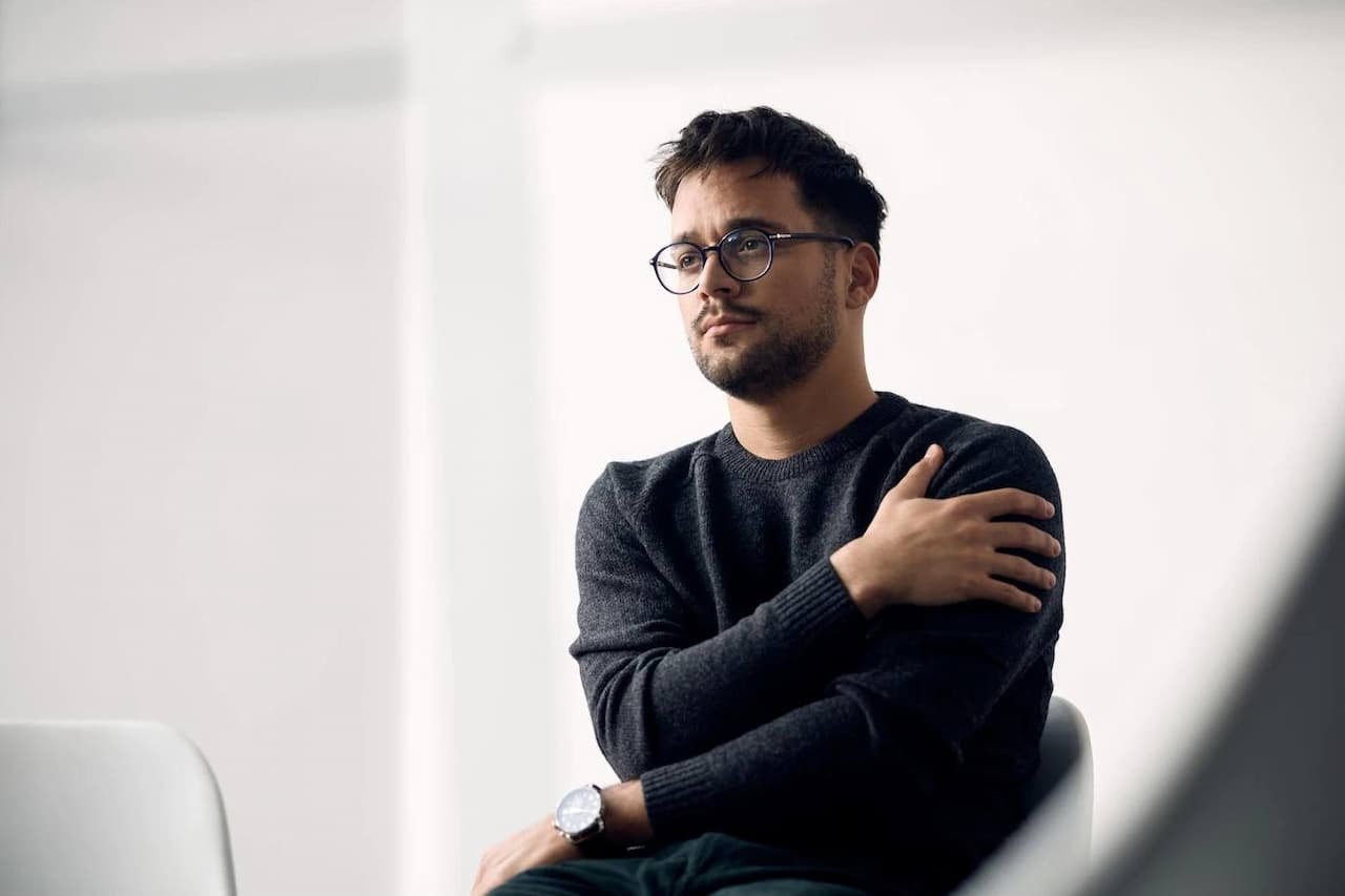 13 Signs a Man is Unhappy in Marriage - OnlineCounselling4U